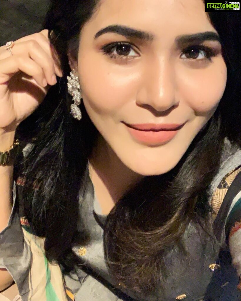 Actress Ashu Reddy HD Instagram Photos and Wallpapers June 2019 | Gethu ...