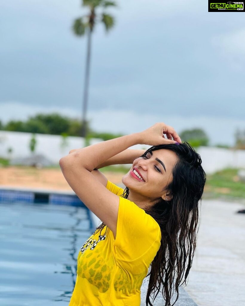 Actress Ashu Reddy HD Instagram Photos and Wallpapers July 2022 | Gethu ...