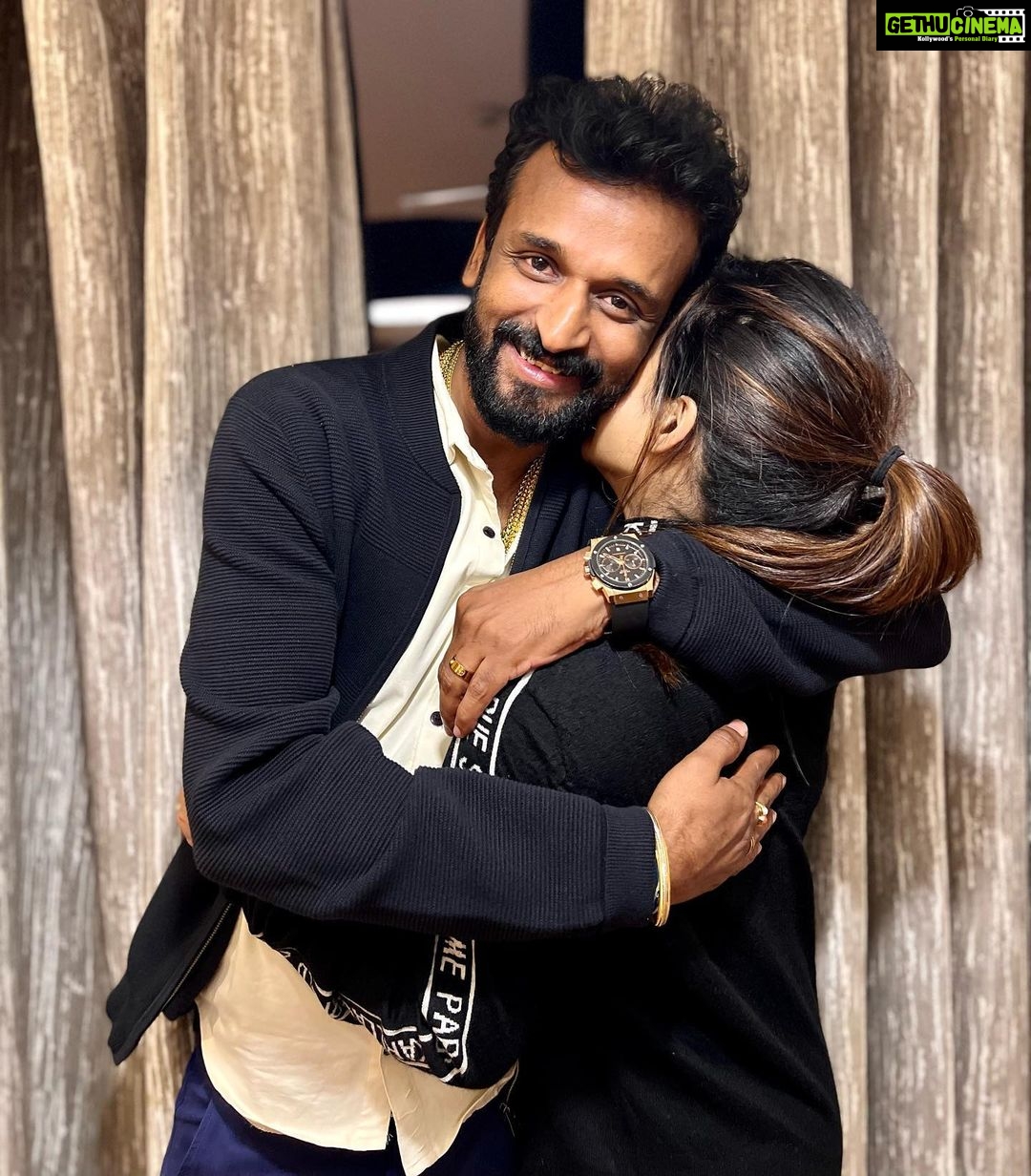 Actress Ashu Reddy HD Photos and Wallpapers June 2022 | Gethu Cinema