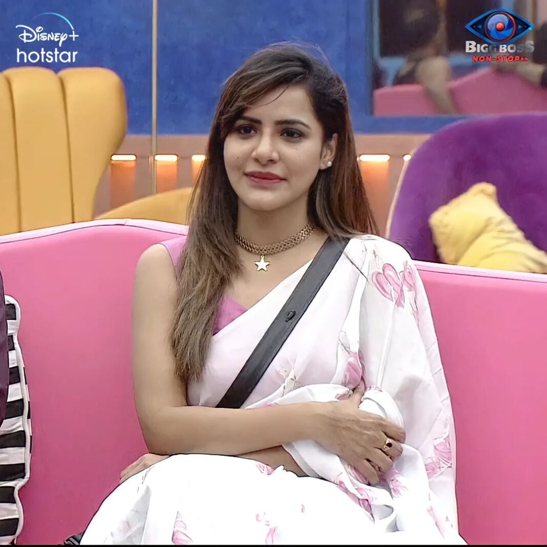 Actress Ashu Reddy HD Instagram Photos and Wallpapers April 2022 ...