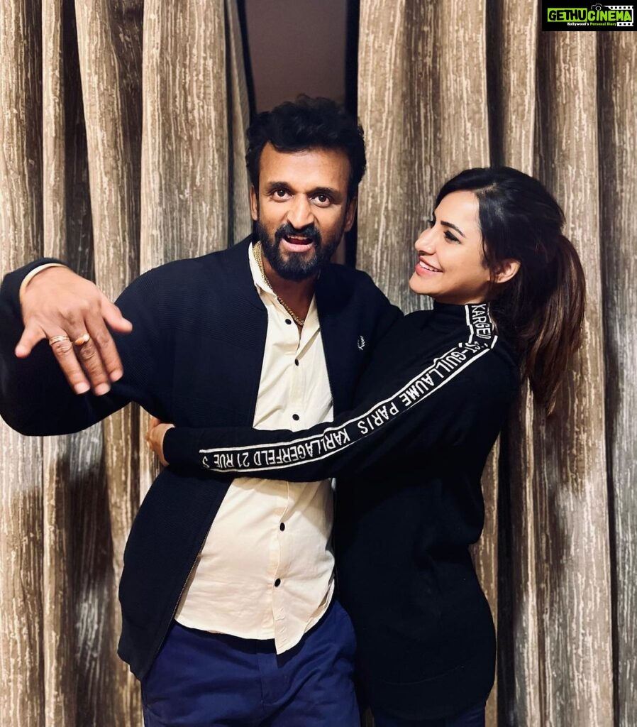 Actress Ashu Reddy HD Photos and Wallpapers June 2022 | Gethu Cinema