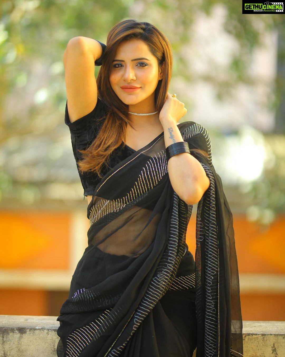 Actress Ashu Reddy HD Instagram Photos and Wallpapers October 2022 ...