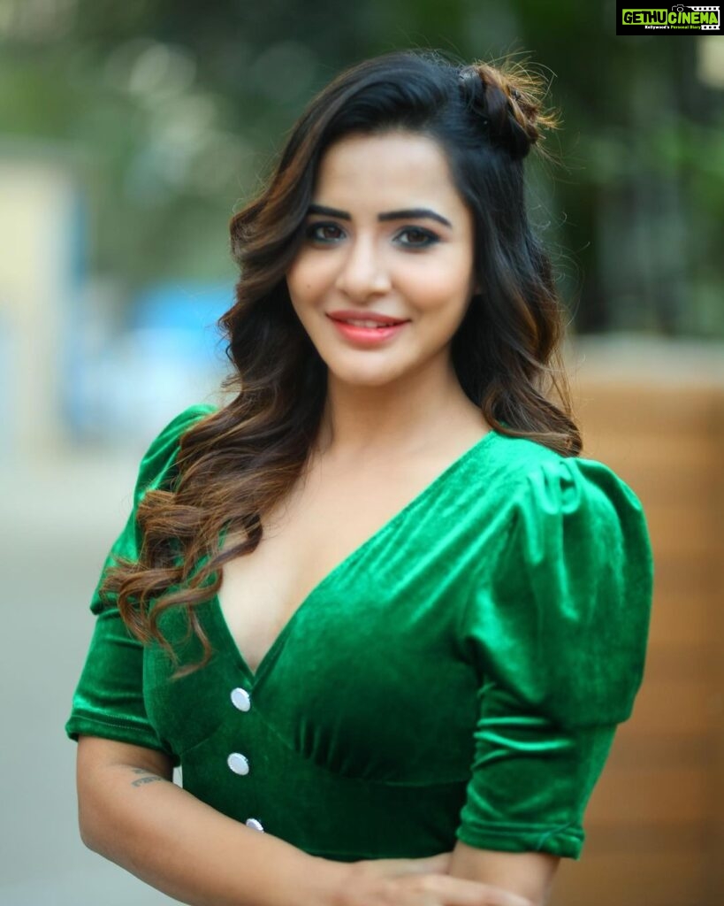 Actress Ashu Reddy HD Instagram Photos and Wallpapers January 2022 ...