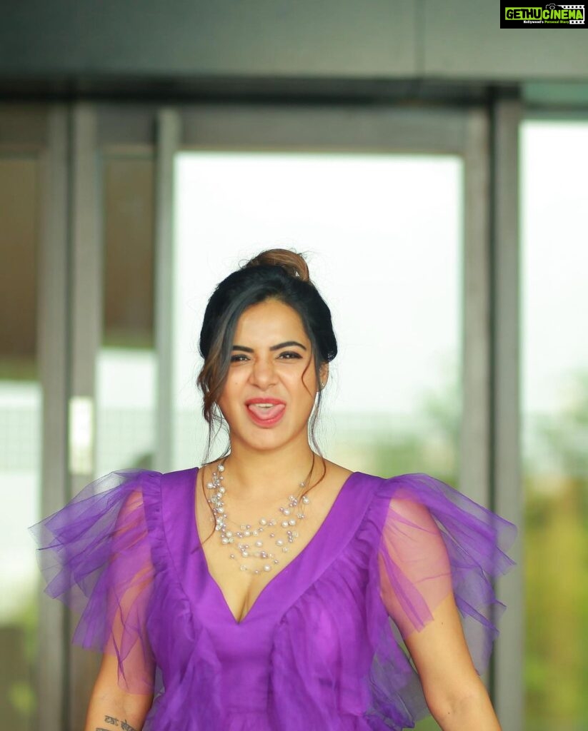 Actress Ashu Reddy HD Photos and Wallpapers December 2021 - Gethu Cinema