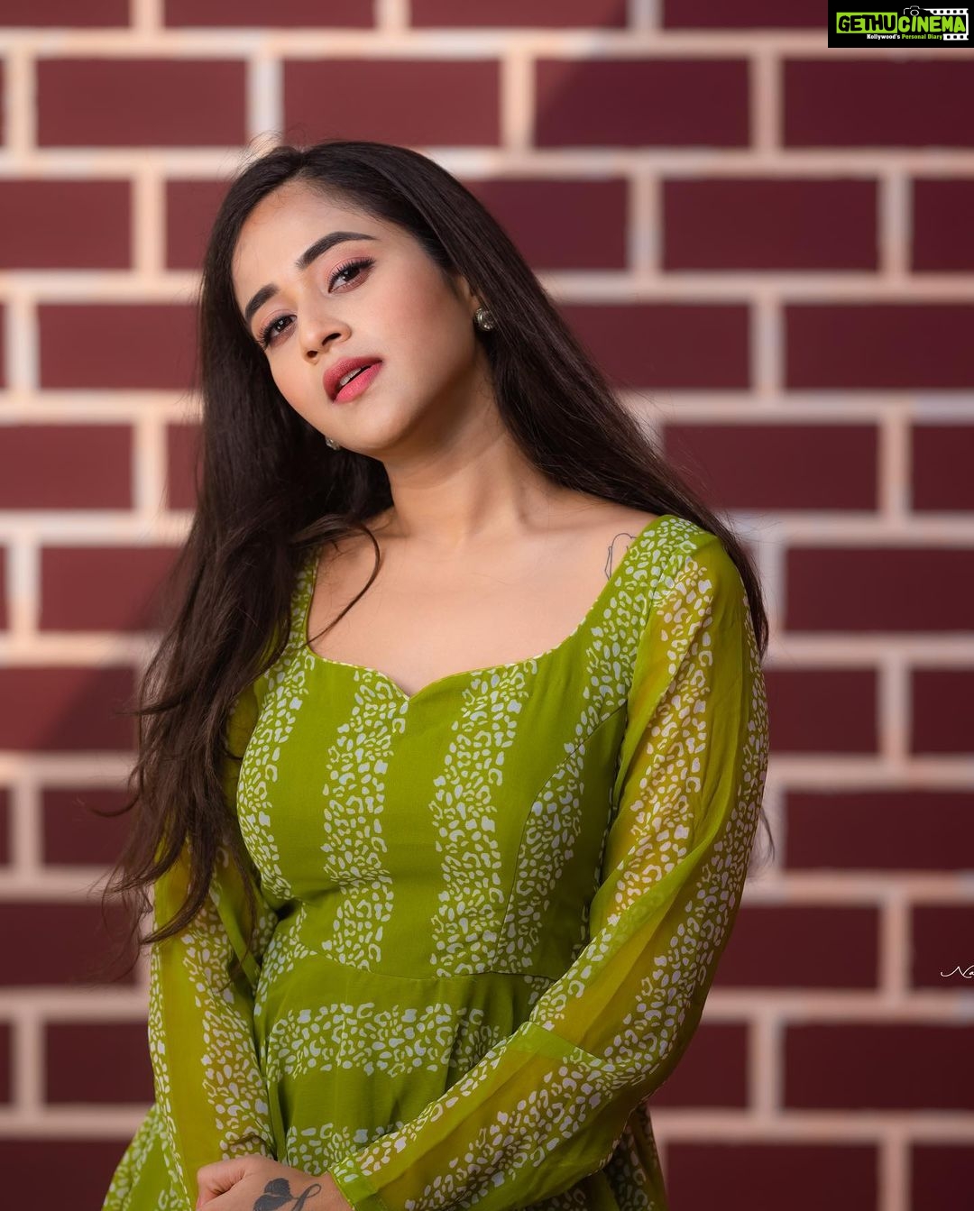 Deepthi Sunaina Instagram – #deepthisunaina . . . . . Outfit: @navya ...