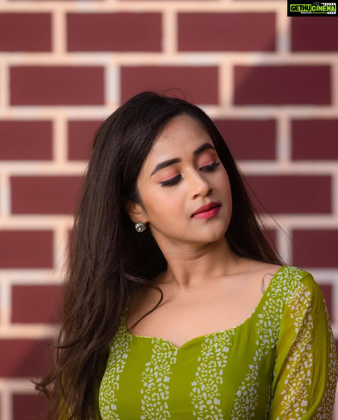 Deepthi Sunaina Instagram – #deepthisunaina . . . . . Outfit: @navya ...