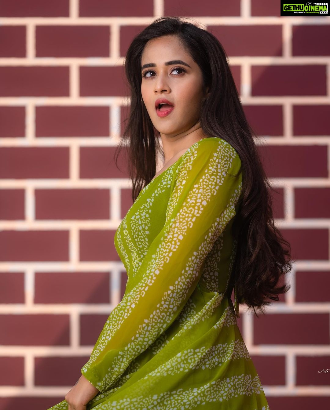 Deepthi Sunaina Instagram – #deepthisunaina . . . . . Outfit: @navya ...