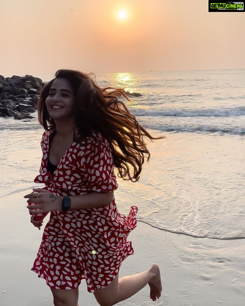 Actress Deepthi Sunaina HD Instagram Photos and Wallpapers March 2022 ...