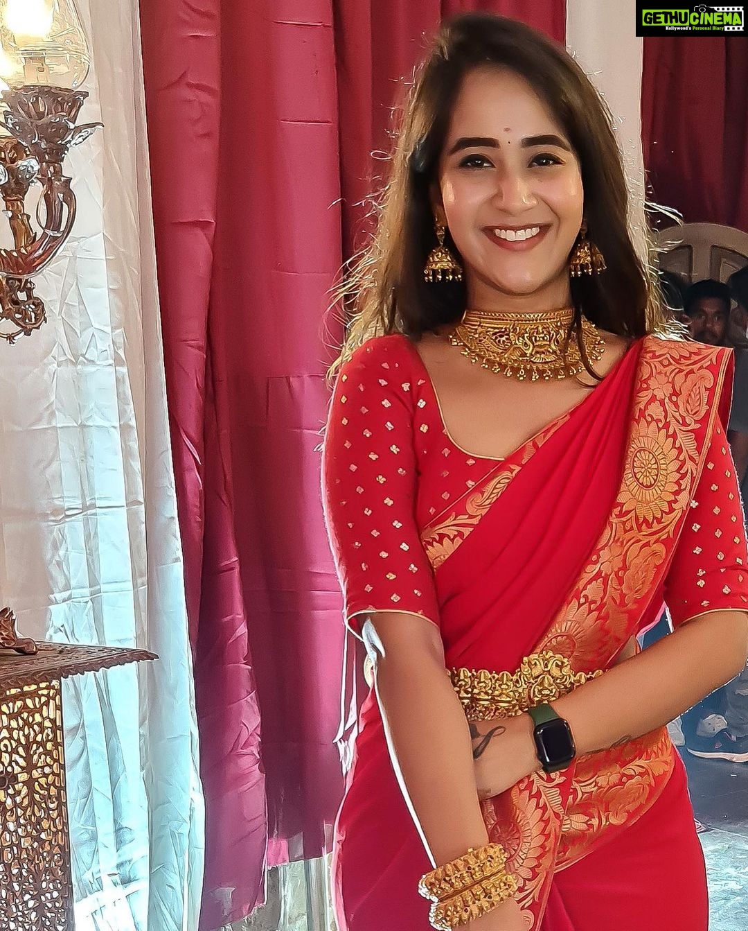 Actress Deepthi Sunaina HD Instagram Photos and Wallpapers March 2022 ...