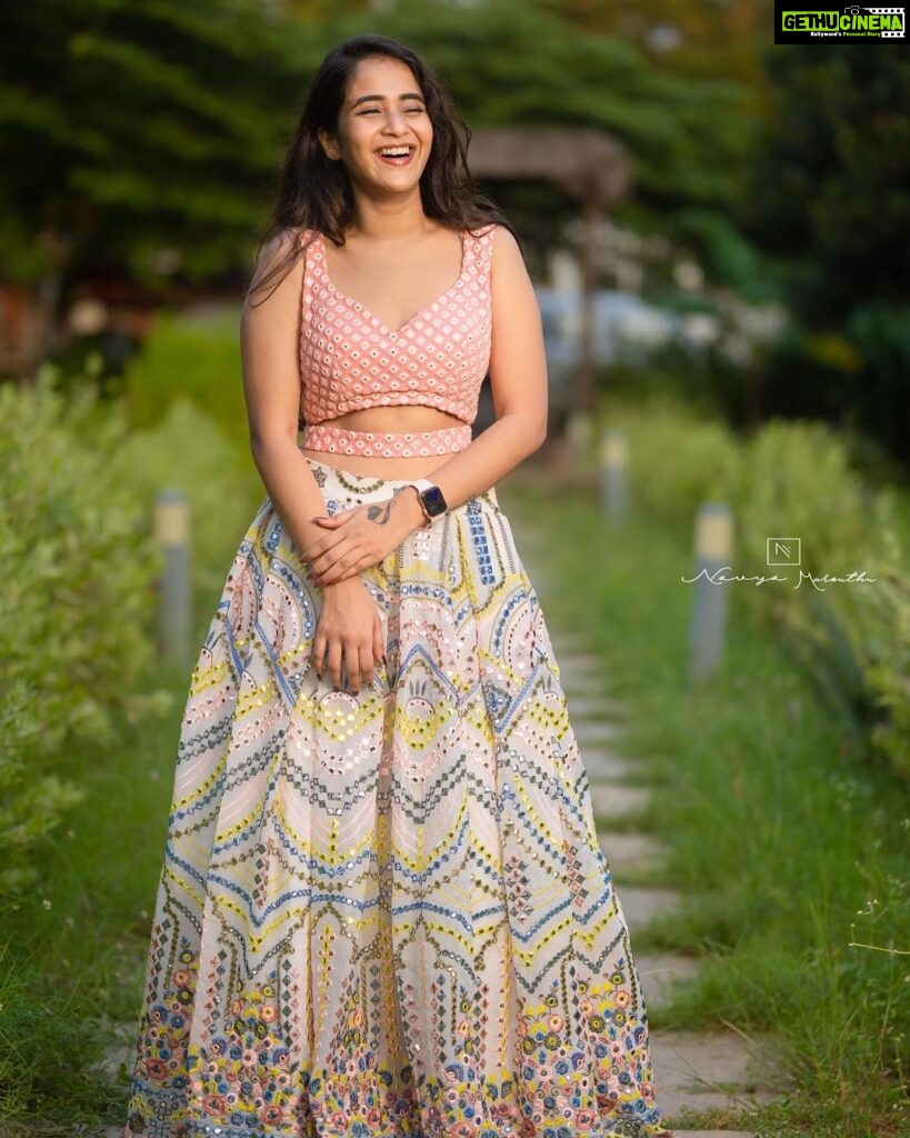 Actress Deepthi Sunaina HD Instagram Photos and Wallpapers December ...