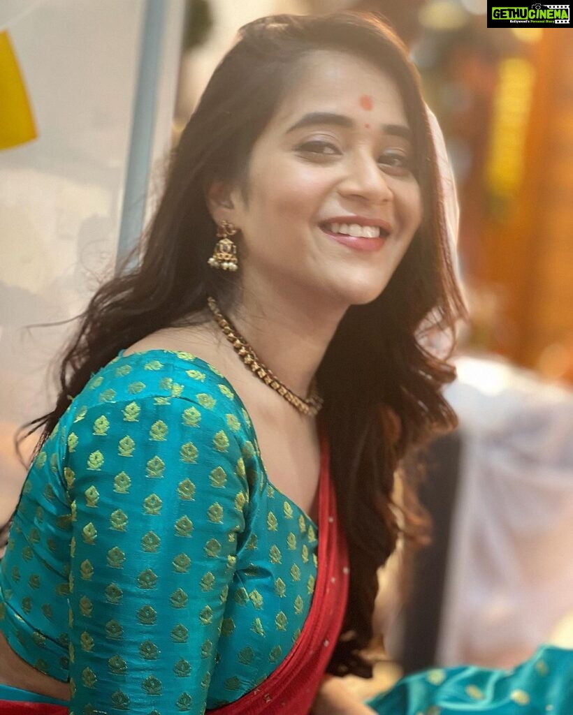 Actress Deepthi Sunaina HD Instagram Photos and Wallpapers December ...