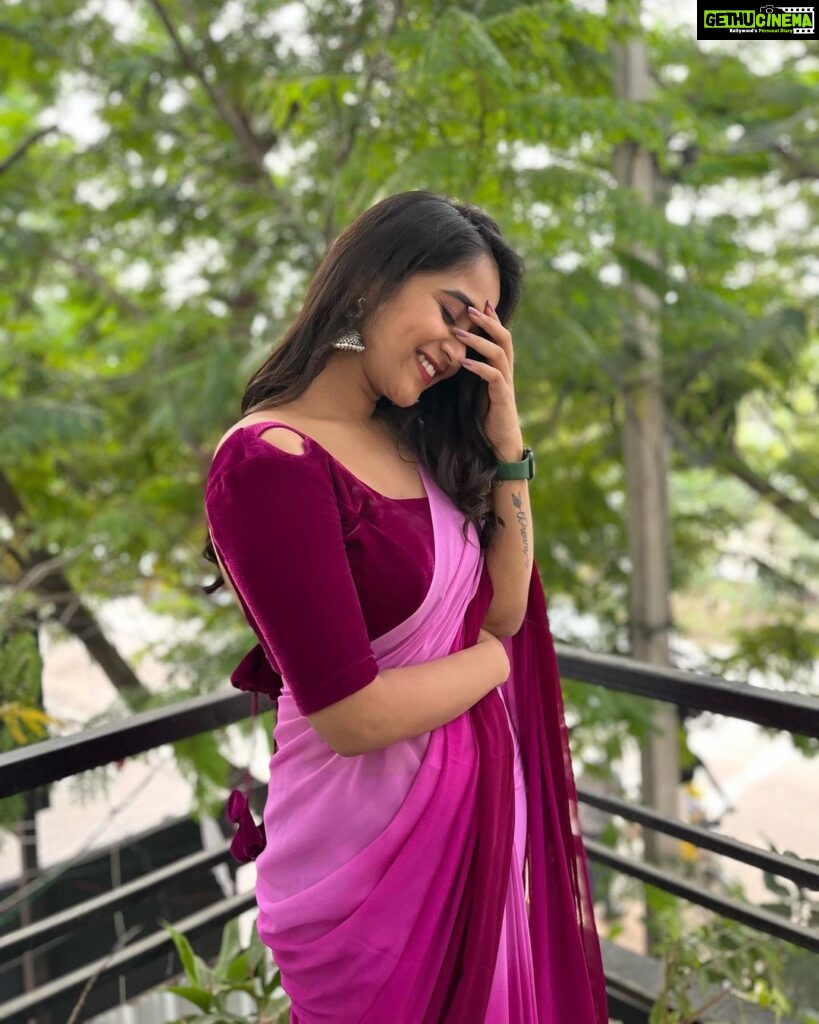 Actress Deepthi Sunaina HD Instagram Photos and Wallpapers December ...