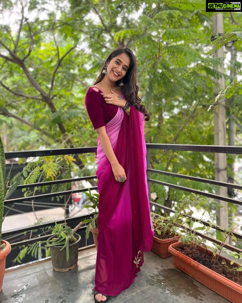 Actress Deepthi Sunaina HD Instagram Photos and Wallpapers December ...