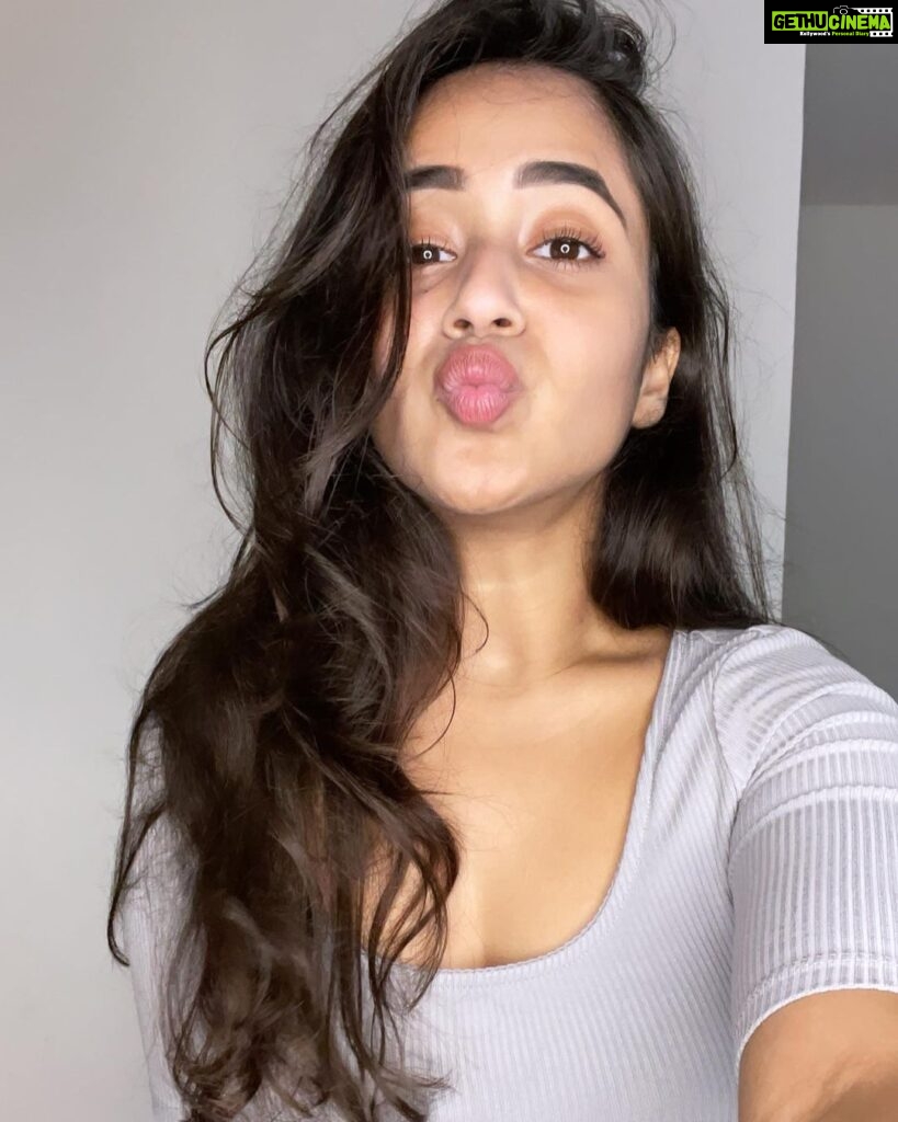 Actress Deepthi Sunaina HD Instagram Photos and Wallpapers August 2021 ...