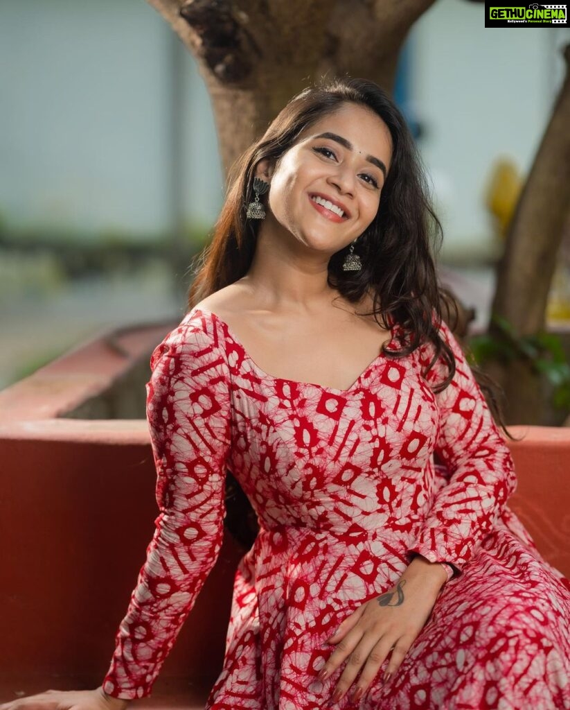 Actress Deepthi Sunaina HD Instagram Photos and Wallpapers October 2021 ...