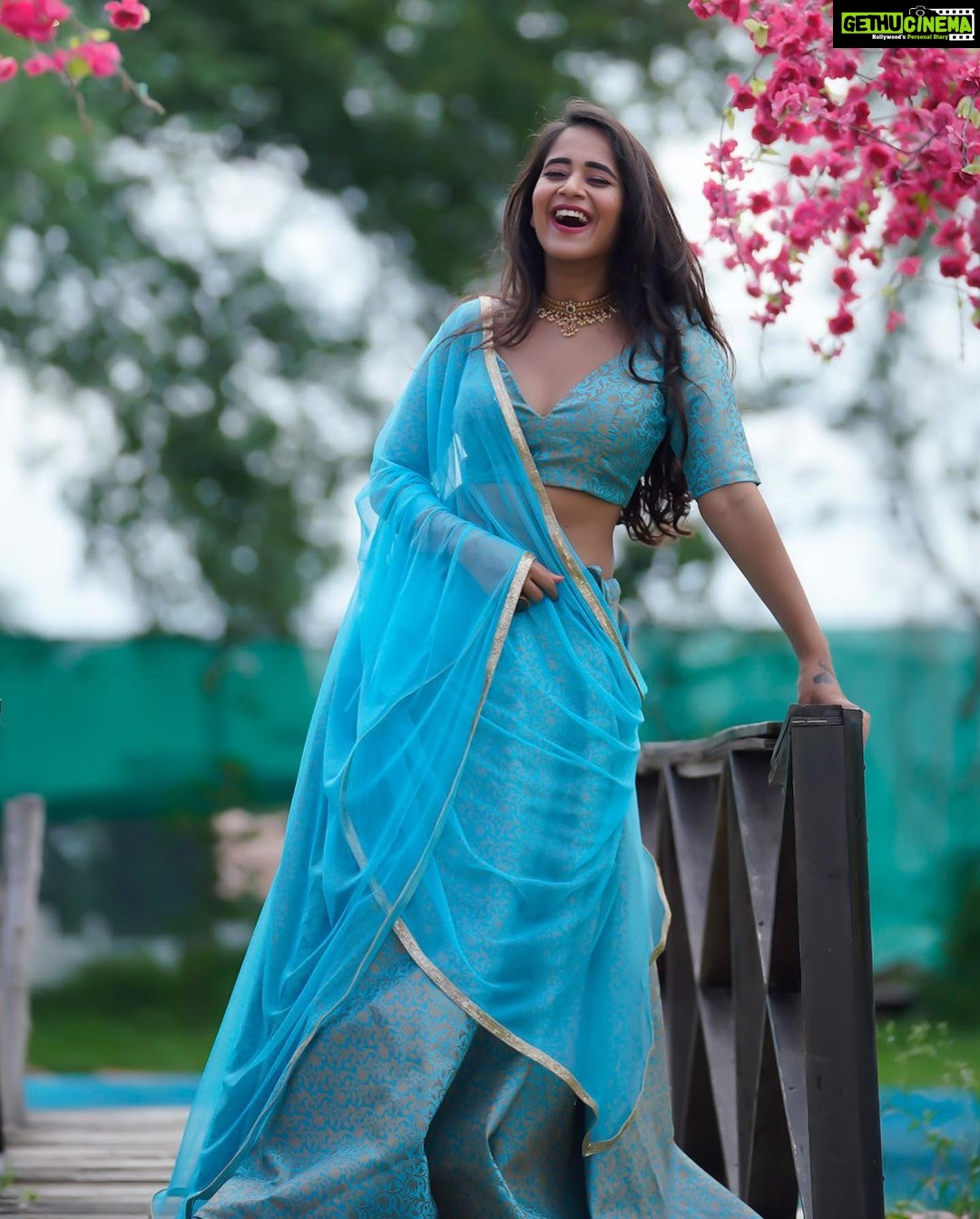 Actress Deepthi Sunaina HD Instagram Photos and Wallpapers August 2021 ...