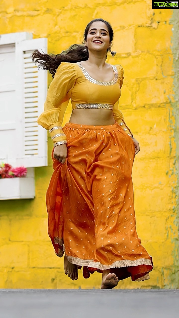 Actress Deepthi Sunaina HD Photos and Wallpapers July 2021 - Gethu Cinema