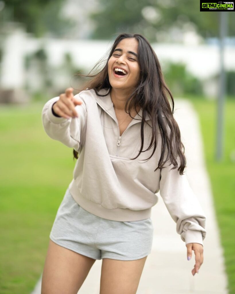 Actress Deepthi Sunaina HD Instagram Photos and Wallpapers September ...