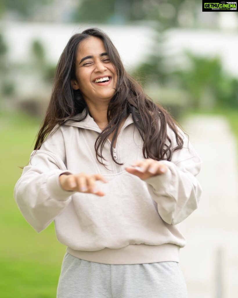 Actress Deepthi Sunaina HD Instagram Photos and Wallpapers September ...