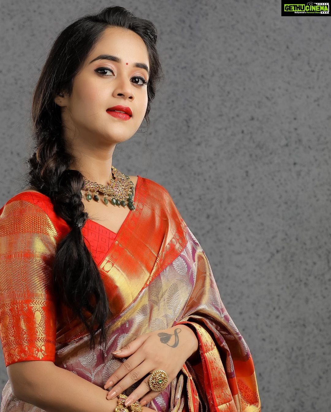 Actress Deepthi Sunaina HD Photos and Wallpapers June 2021 - Gethu Cinema