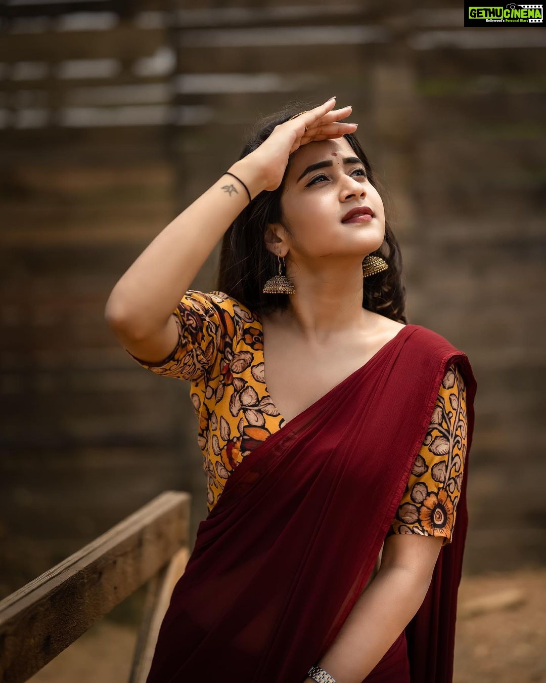 Deepthi Sunaina Instagram – #malaiyurunattama #deepthisunaina Outfit ...