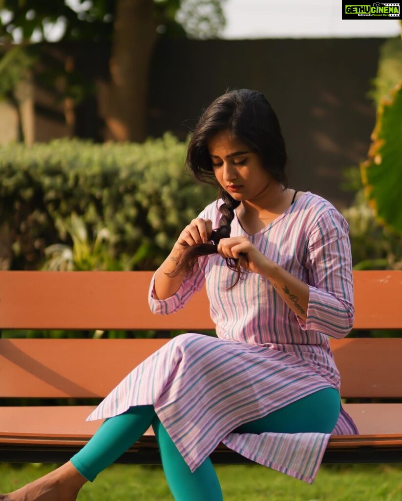 Actress Deepthi Sunaina HD Instagram Photos and Wallpapers September ...