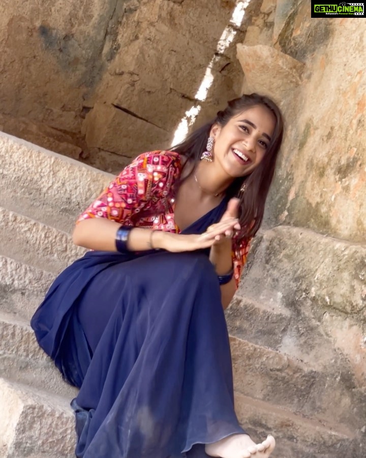 Deepthi Sunaina Instagram – 🤓 #deepthisunaina . . . Outfit: @navya ...