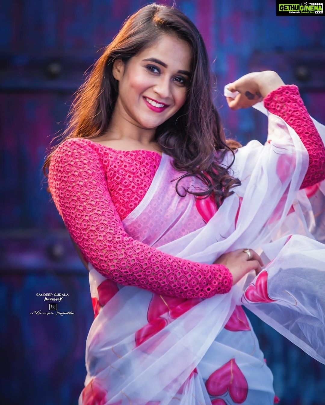 Actress Deepthi Sunaina HD Instagram Photos and Wallpapers October 2022 ...