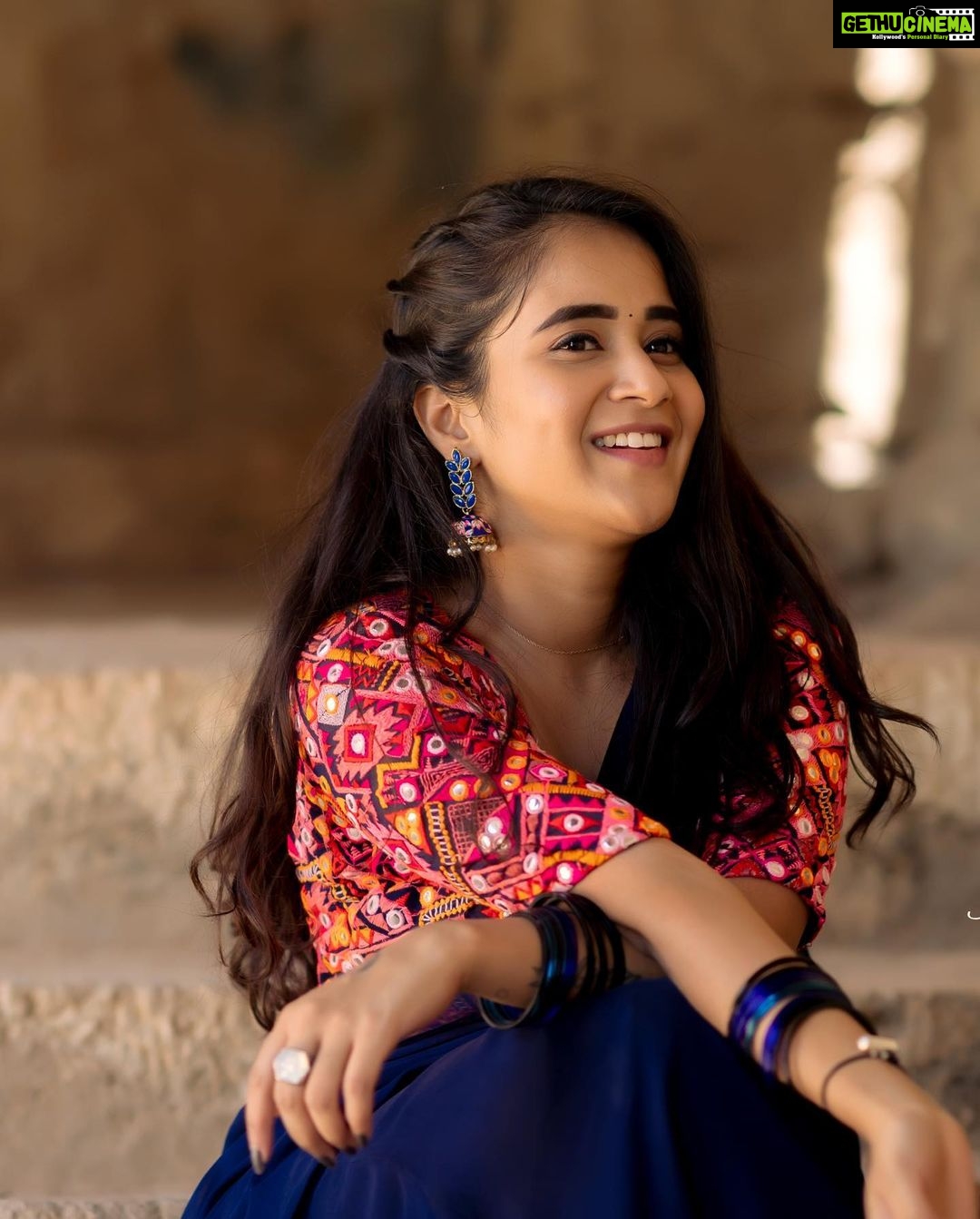 Actress Deepthi Sunaina HD Instagram Photos and Wallpapers March 2021 ...