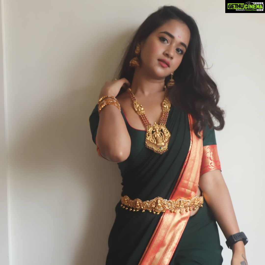 Deepthi Sunaina Instagram – NNMCVNECS 🤗 . . . . . . . OUTFIT ...