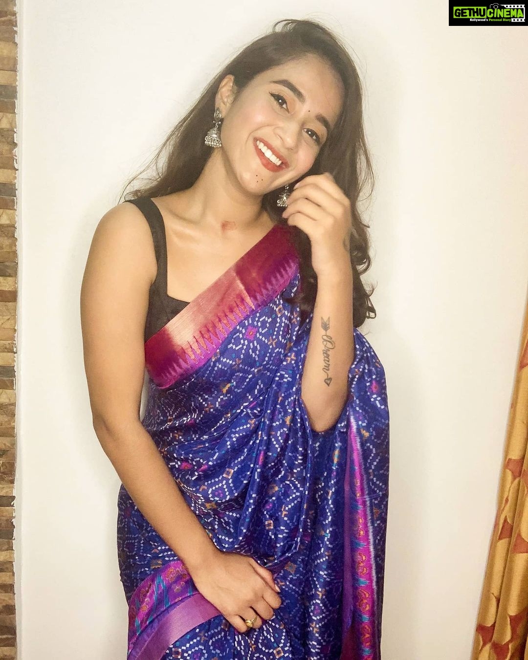 Deepthi Sunaina Instagram – Edi Manchiani Adi Cheddadani Tuukalu Veya ...