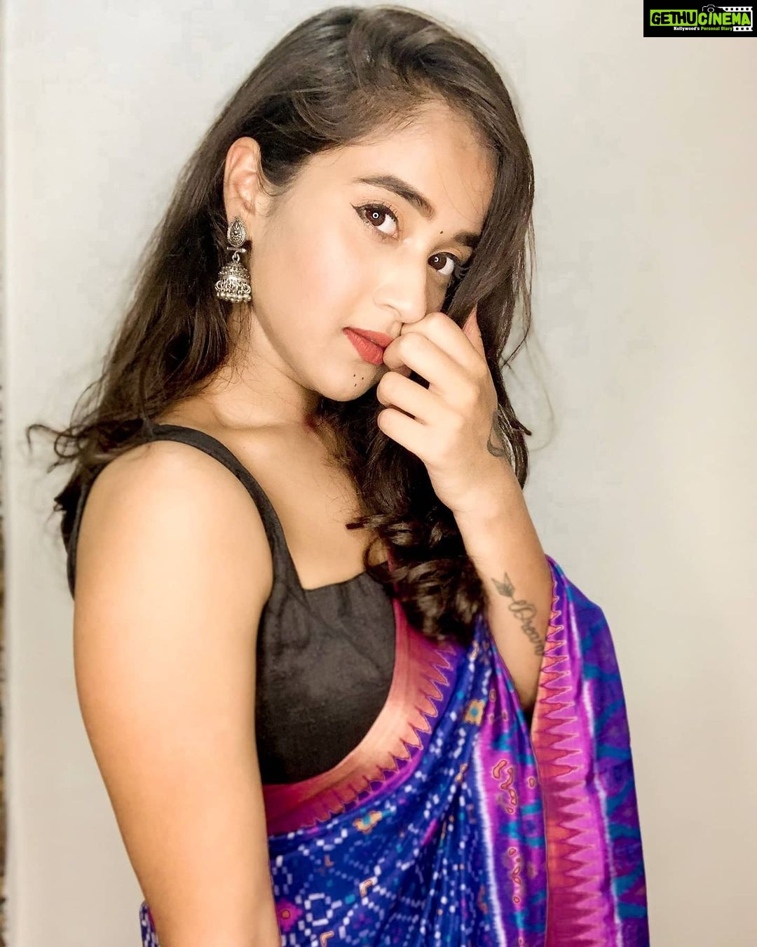 Deepthi Sunaina Instagram – Edi Manchiani Adi Cheddadani Tuukalu Veya ...