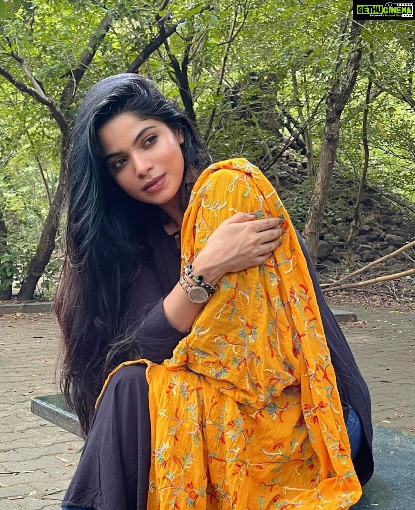 Divya Bharathi Instagram – 🖤🧡🖤 | Gethu Cinema