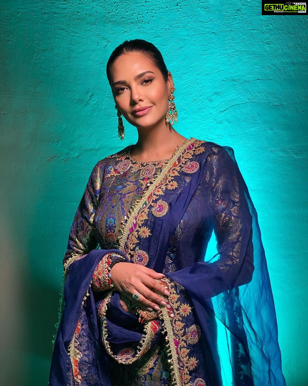 Wallpapers Actresses Esha Gupta