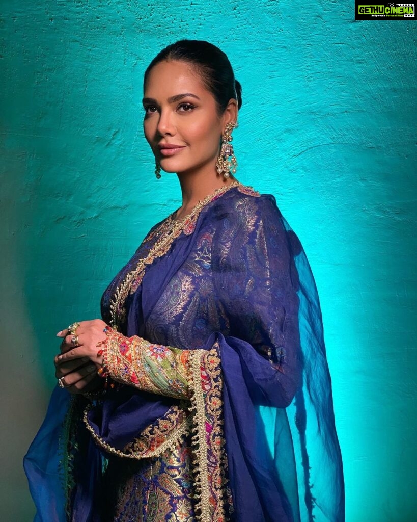 Wallpapers Actresses Esha Gupta