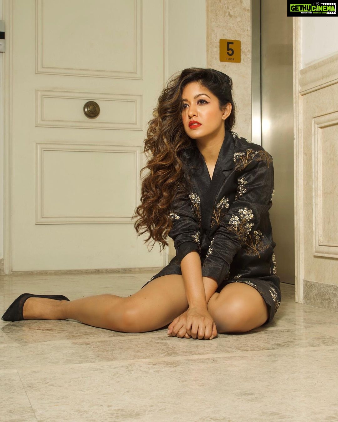 Ishita Dutta Instagram – Time to wear those summer dresses 👗 Wearing @nevishadesignerstudio ...