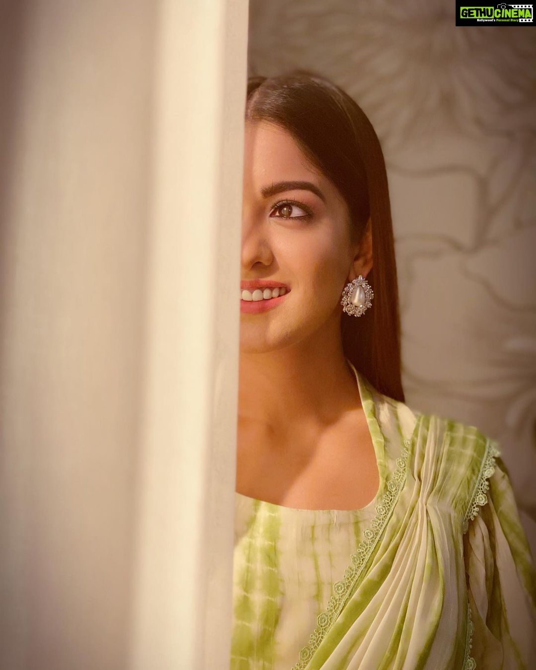 Ishita Dutta Instagram – Looking at the bright side… #always Pic by ...