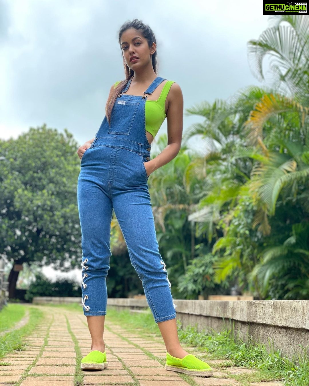 Ishita Dutta Instagram – Feeling green 🍃 Dungree: @finsburylondon ...