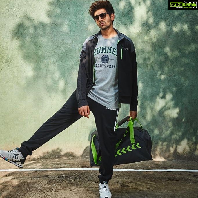 Kartik Aaryan Instagram – Idhar Chala main Udhar Chala 🎶 @hummelindia #kartikxhummel 🔥 | Gethu ...