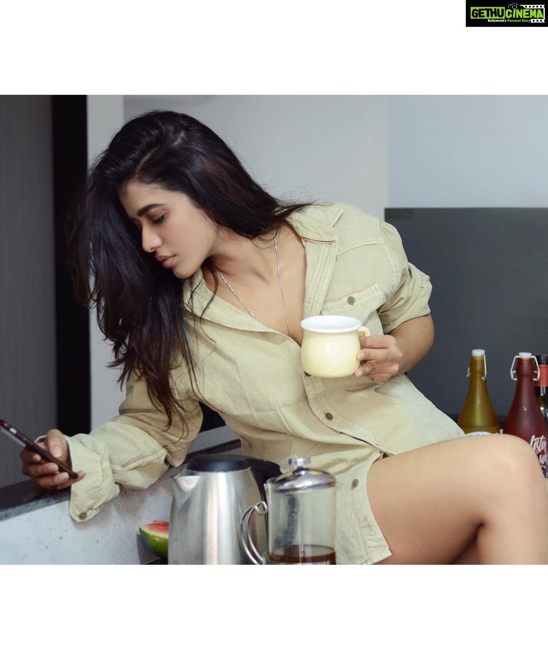 Ketika Sharma Instagram – Coffeeholic ☕️ Good morning Fam ️ 📸 – @shazzalamphotography 🔥 #kichen ...