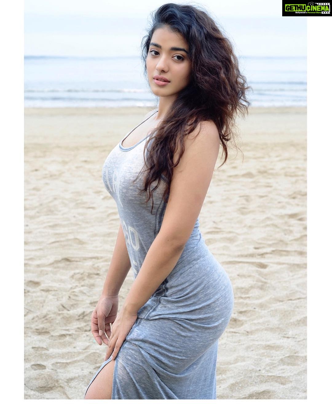 Actress Ketika Sharma HD Photos and Wallpapers January 2019 - Gethu Cinema