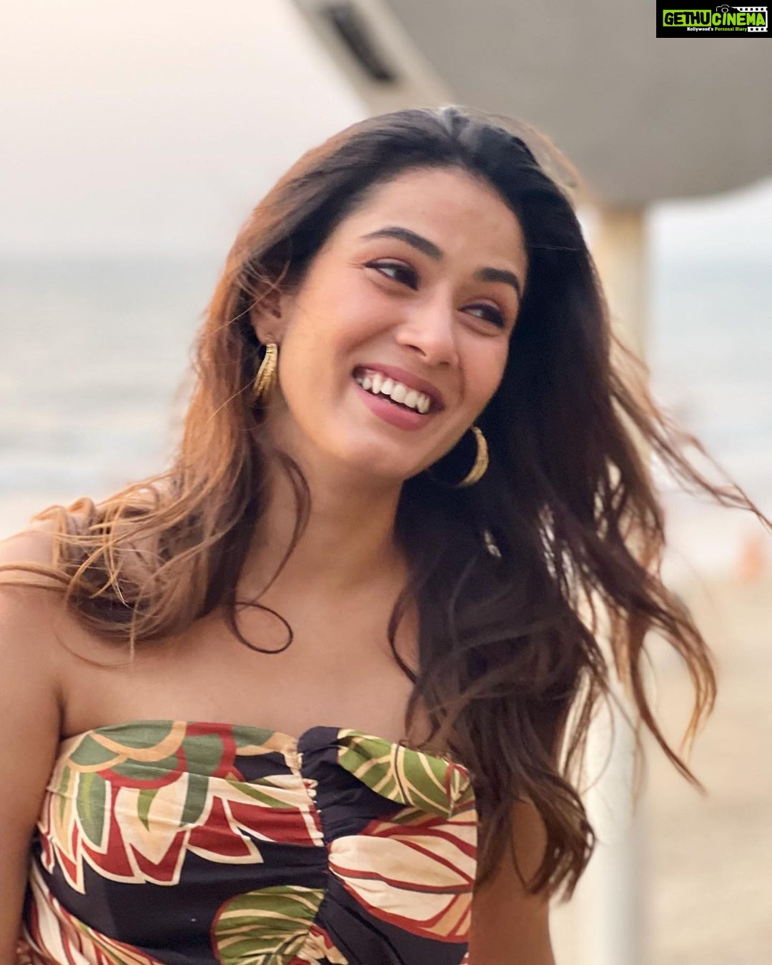 Actress Mira Rajput HD Photos and Wallpapers March 2022 - Gethu Cinema