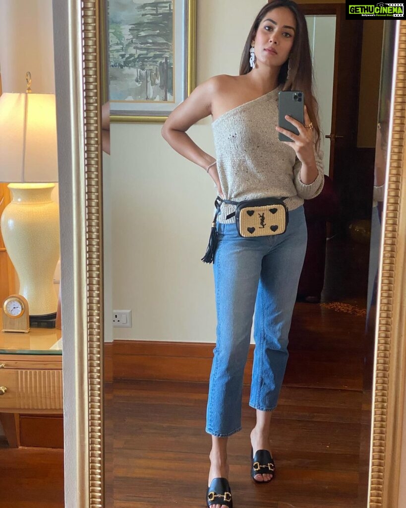 Actress Mira Rajput HD Instagram Photos and Wallpapers October 2021 ...