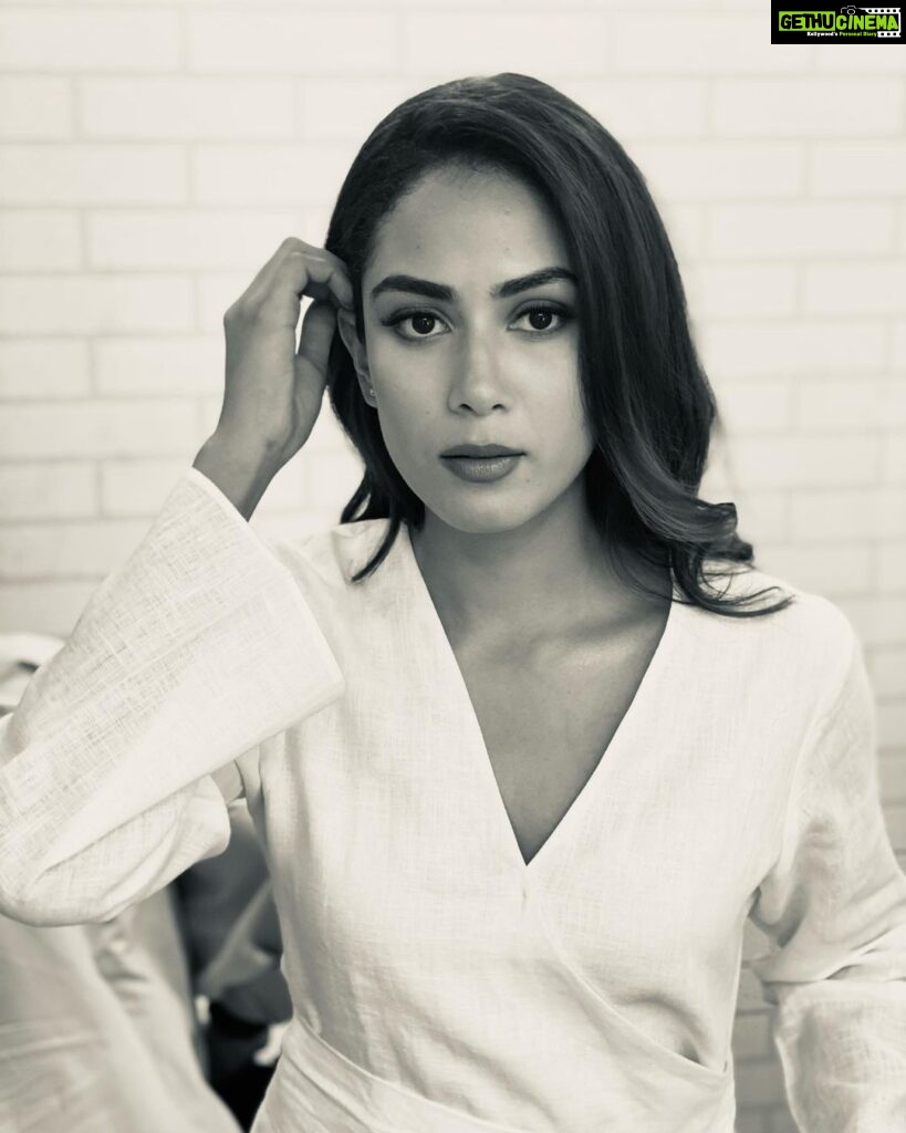 Actress Mira Rajput HD Instagram Photos and Wallpapers August 2021 ...