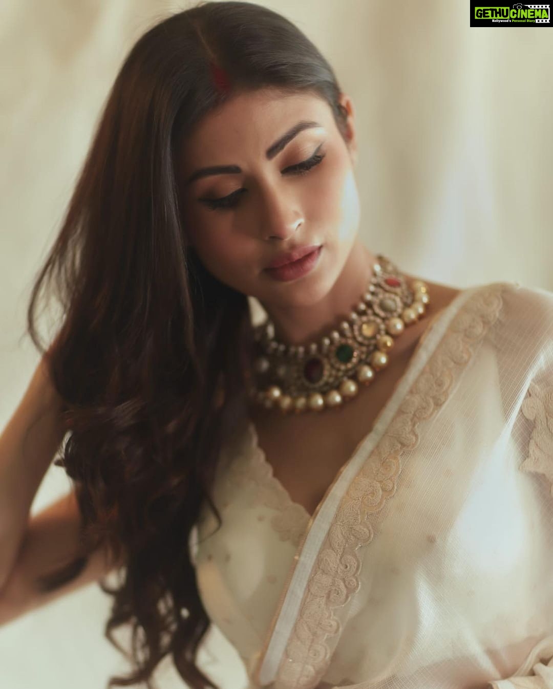 Actress Mouni Roy HD Instagram Photos and Wallpapers October 2022 ...