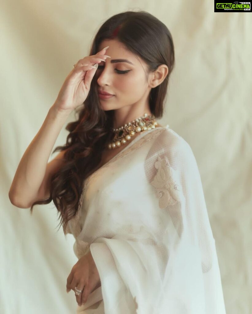 Actress Mouni Roy HD Instagram Photos and Wallpapers October 2022 ...