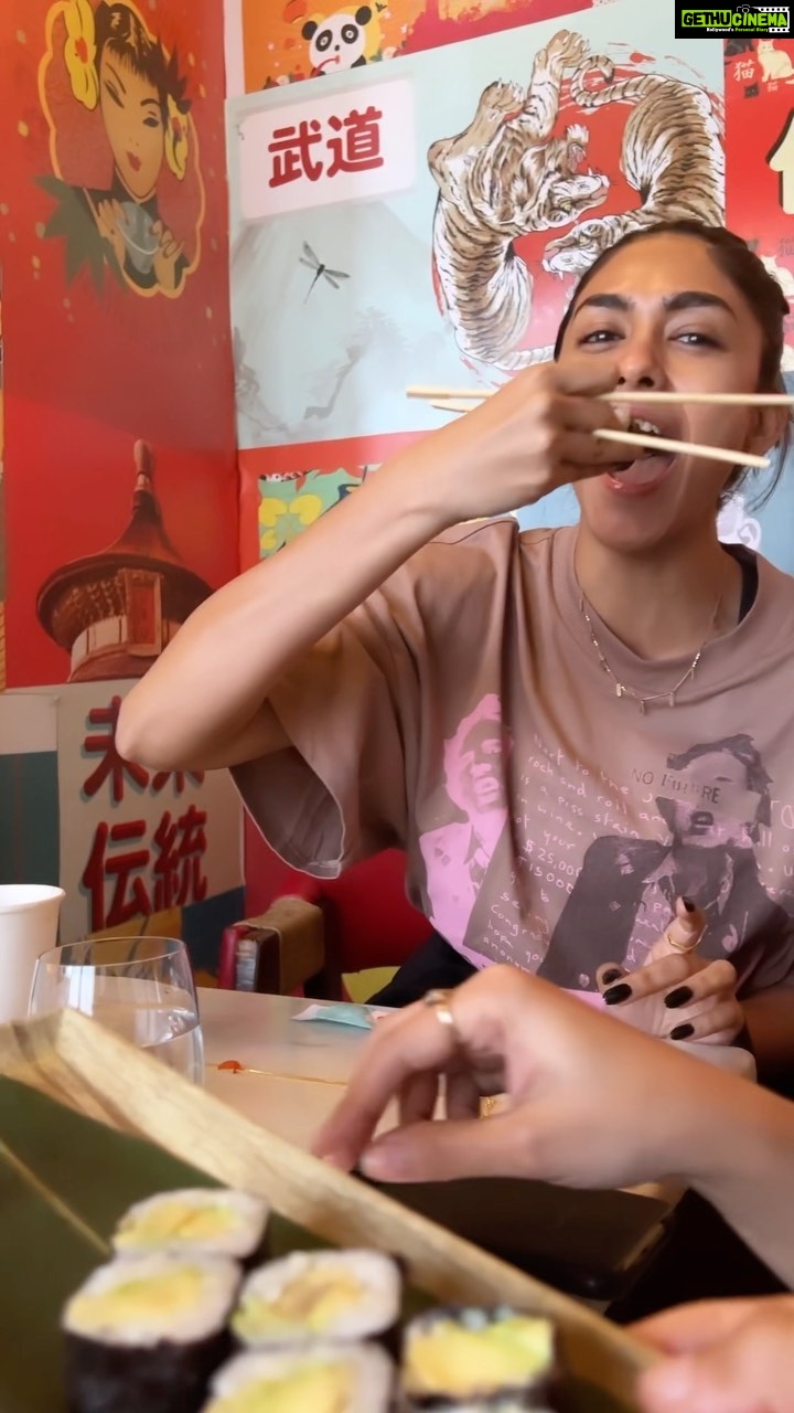 Mrunal Thakur Instagram – Hungry Kya ? #pehlepetpooja | Gethu Cinema