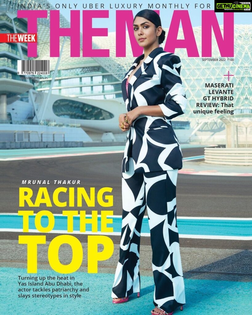 Mrunal Thakur Instagram - Love dressing up and mehndi after years Uff 💕 ...