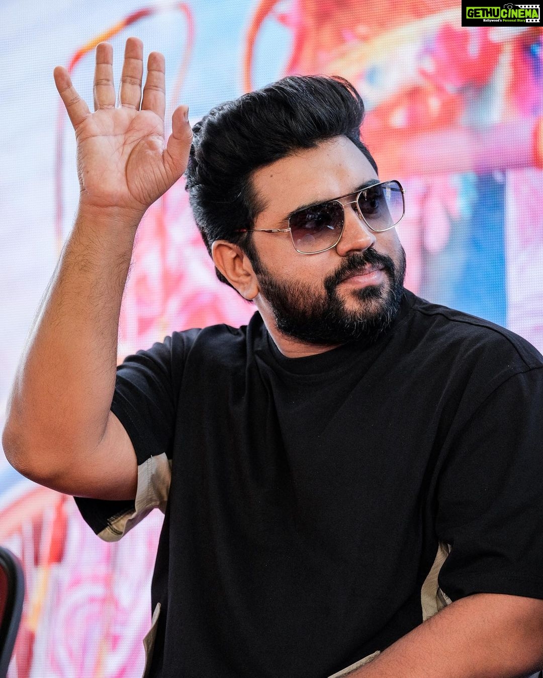 Actor Nivin Pauly HD Photos and Wallpapers September 2022 - Gethu Cinema