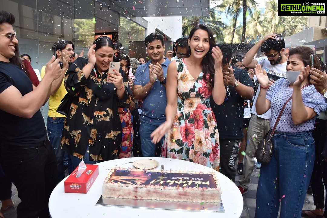 Nora Fatehi Instagram – What an AMAZING SURPRISE flash mob THANK u guys ...